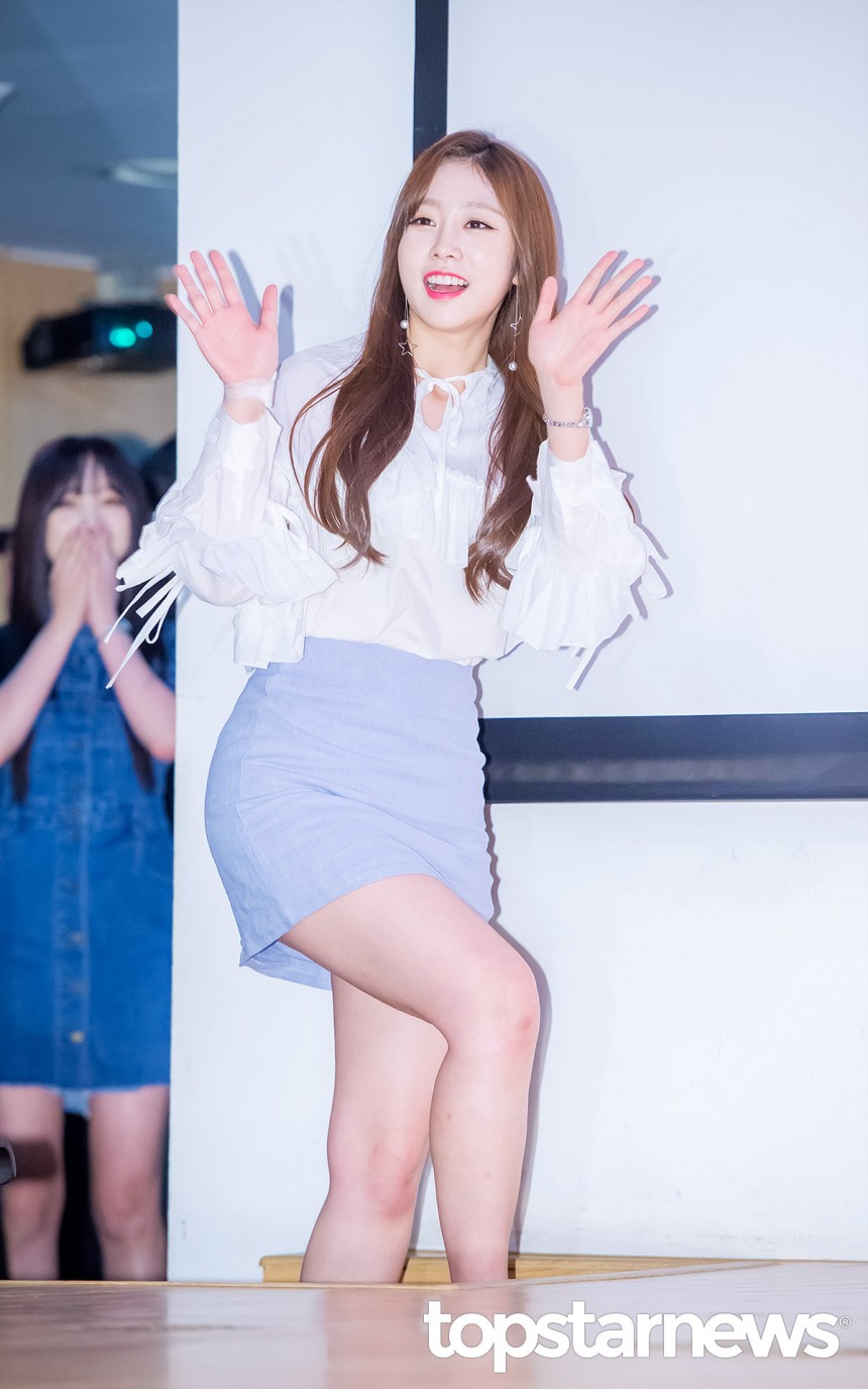 [HD포토] 러블리즈(Lovelyz) 서지수, ‘해맑은 사막여우와 시선강탈하는 꽃케이’ - 최규석 기자 - 톱스타뉴스