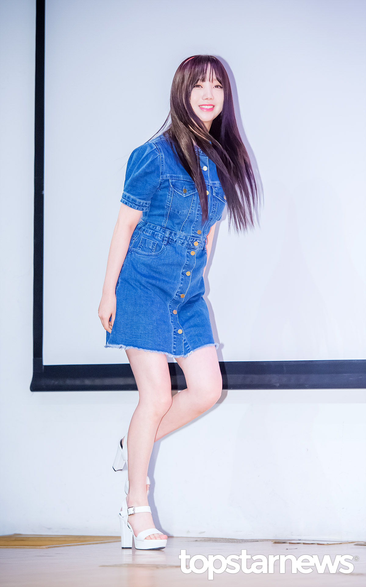 [HD포토] 러블리즈(Lovelyz) Kei, ‘모니터 너머로 뿜어져나오는 청순미’ - 최규석 기자 - 톱스타뉴스