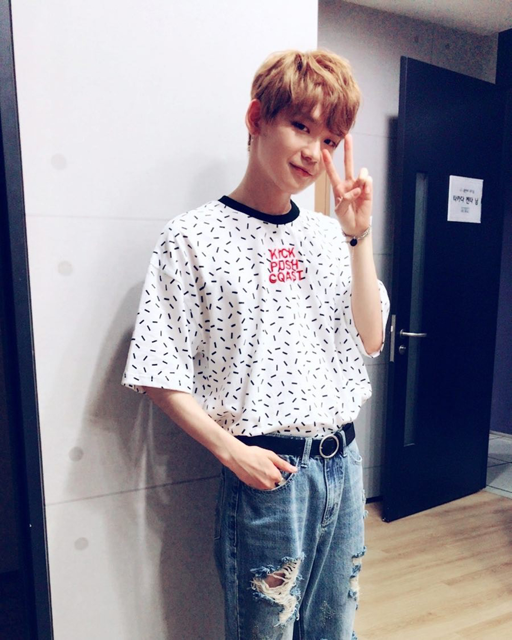 [스타근황] ‘프로듀스101 시즌2’ JBJ 타카다 켄타, 귀여운 포즈와 함께 팬들에게 인사 - 장다솜 기자 - 톱스타뉴스