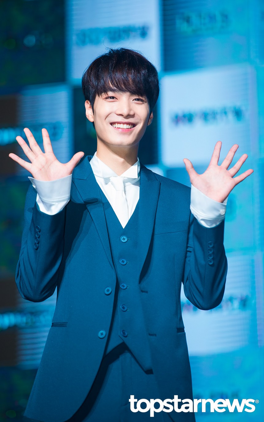 [HD포토] 뉴이스트W(NU'EST W) JR, ‘사랑스러운 부기미소’ - 최시율 기자 - 톱스타뉴스