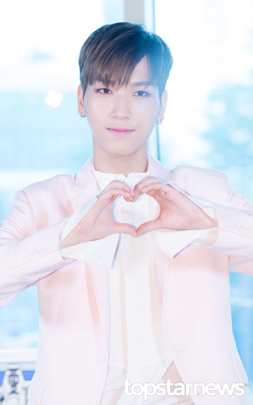 [HD포토] 레인즈(RAINZ) 주원탁, ‘하트까지 완벽한 비주얼 ’ - 정송이 기자 - 톱스타뉴스