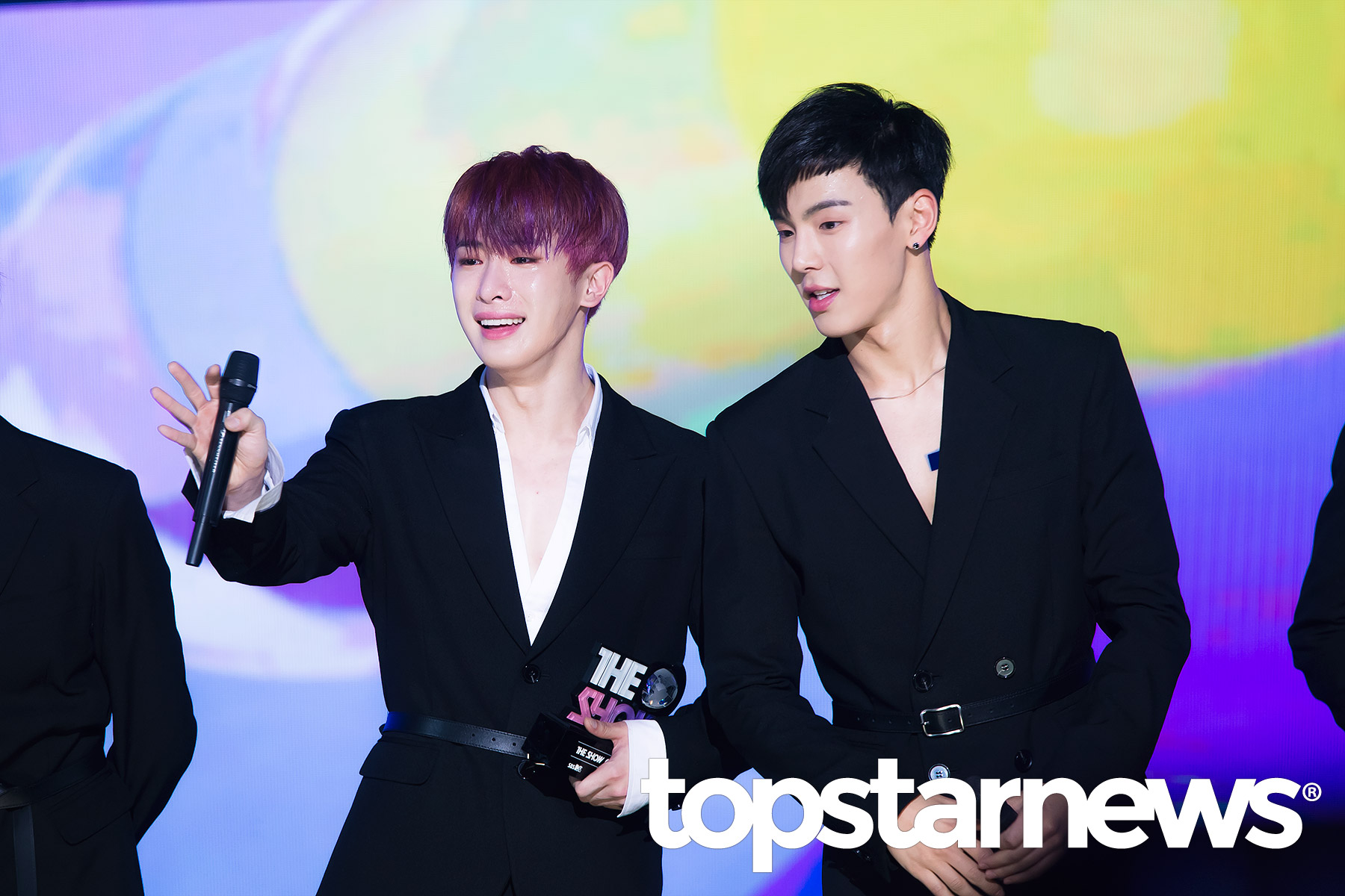 [UHD포토] 몬스타엑스(MONSTA X) 원호-셔누, ‘첫 1위 했어요’ - 정송이 기자 - 톱스타뉴스