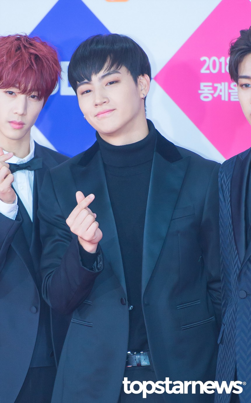 [HD포토] 갓세븐(GOT7) JB, ‘이게 바로 임재범의 하트다!’ (2017 SBS 가요대전) - 최시율 기자 - 톱스타뉴스