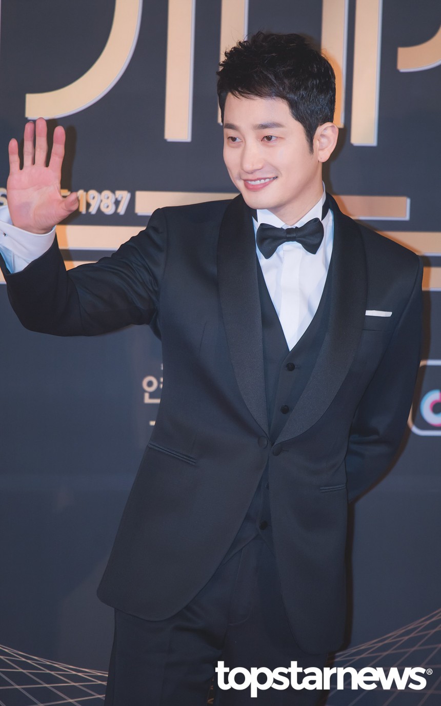 [HD포토] 박시후, ‘팬들의 환호에 보답하는 젠틀남’ (2017KBS연기대상) - 정송이 기자 - 톱스타뉴스